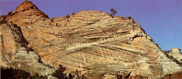 Strati Di Rocce Sedimentarie IntraGeo CHE COSA È UN LACCOLITE? Un